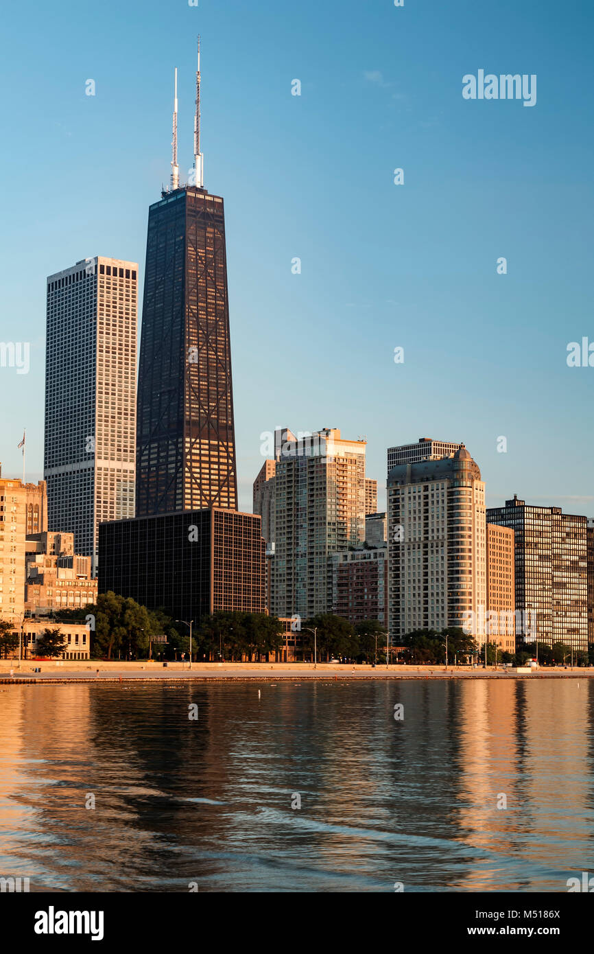 Hancock tower chicago hi-res stock photography and images - Alamy
