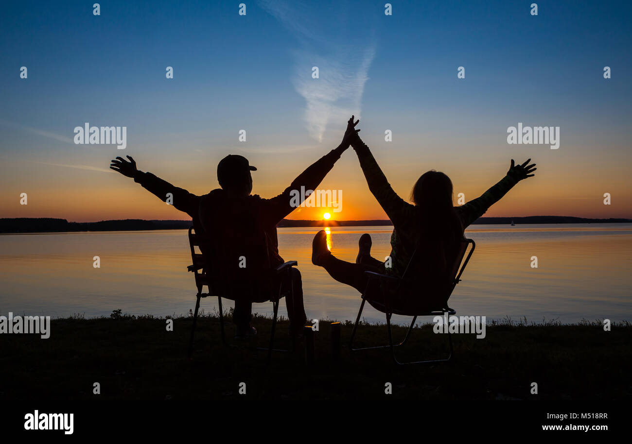 Love in the sunset hi-res stock photography and images - Alamy