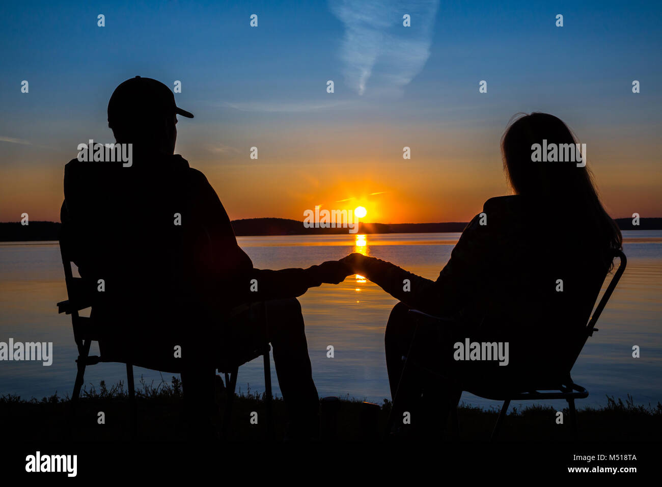 Love in the sunset hi-res stock photography and images - Alamy