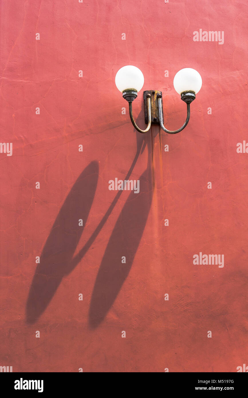 Spotlight on home exterior hi-res stock photography and images - Alamy