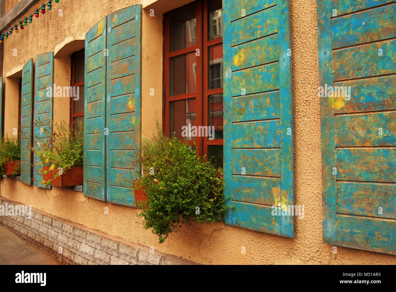 Antique windows hi-res stock photography and images - Alamy