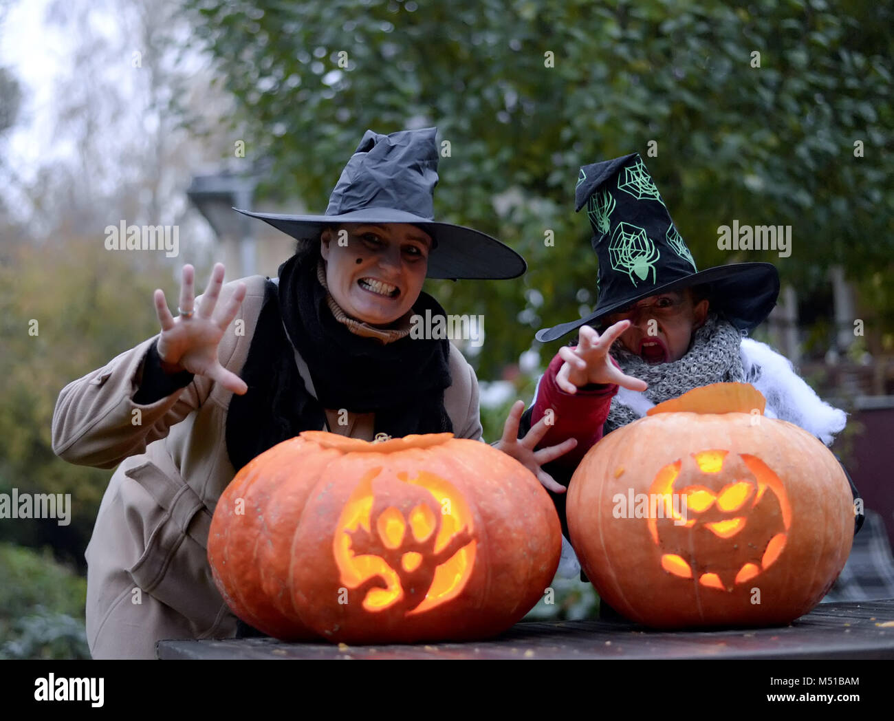 Witches face hi-res stock photography and images - Alamy