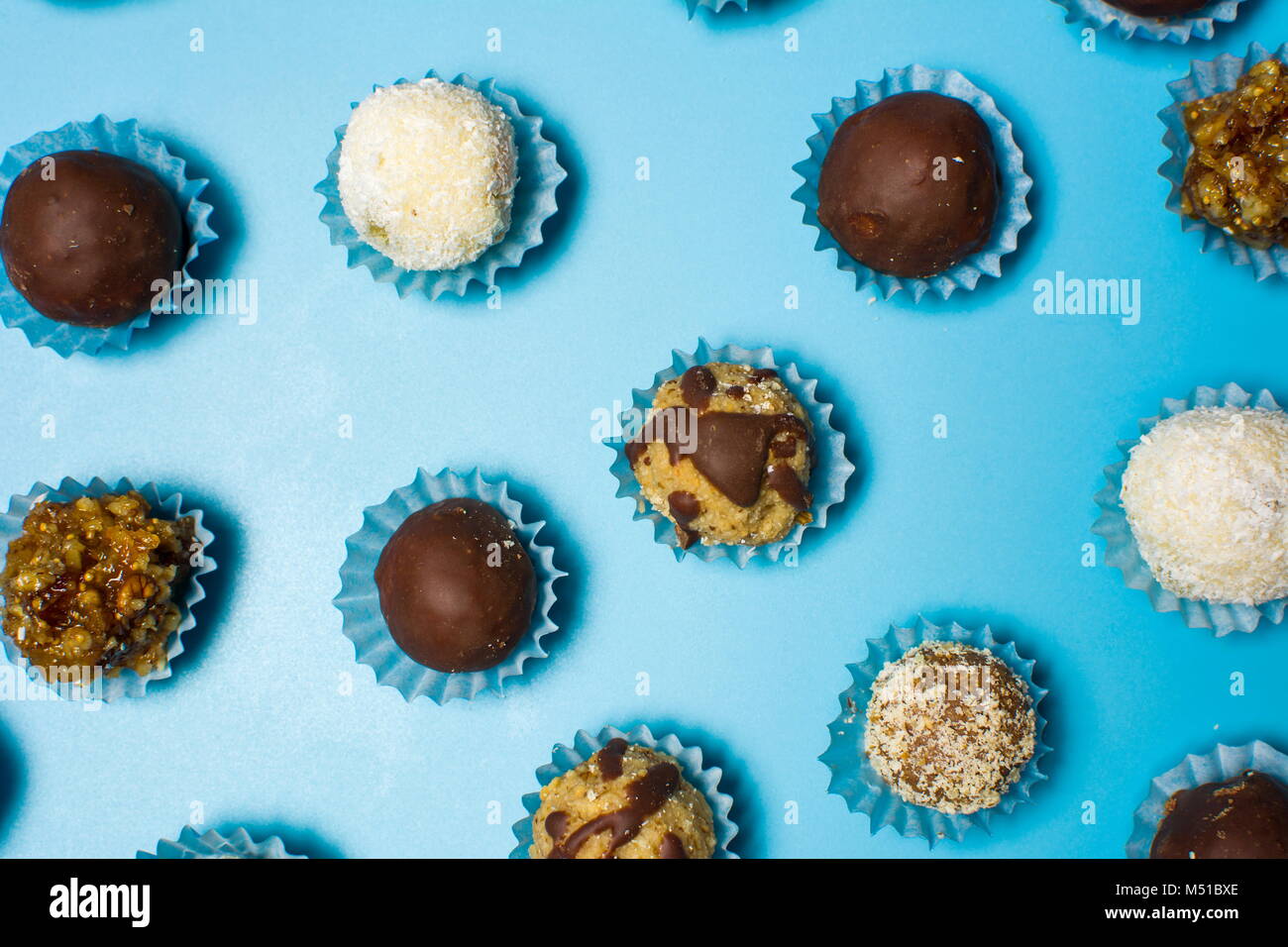 Dark blue sugar paper hi-res stock photography and images - Alamy