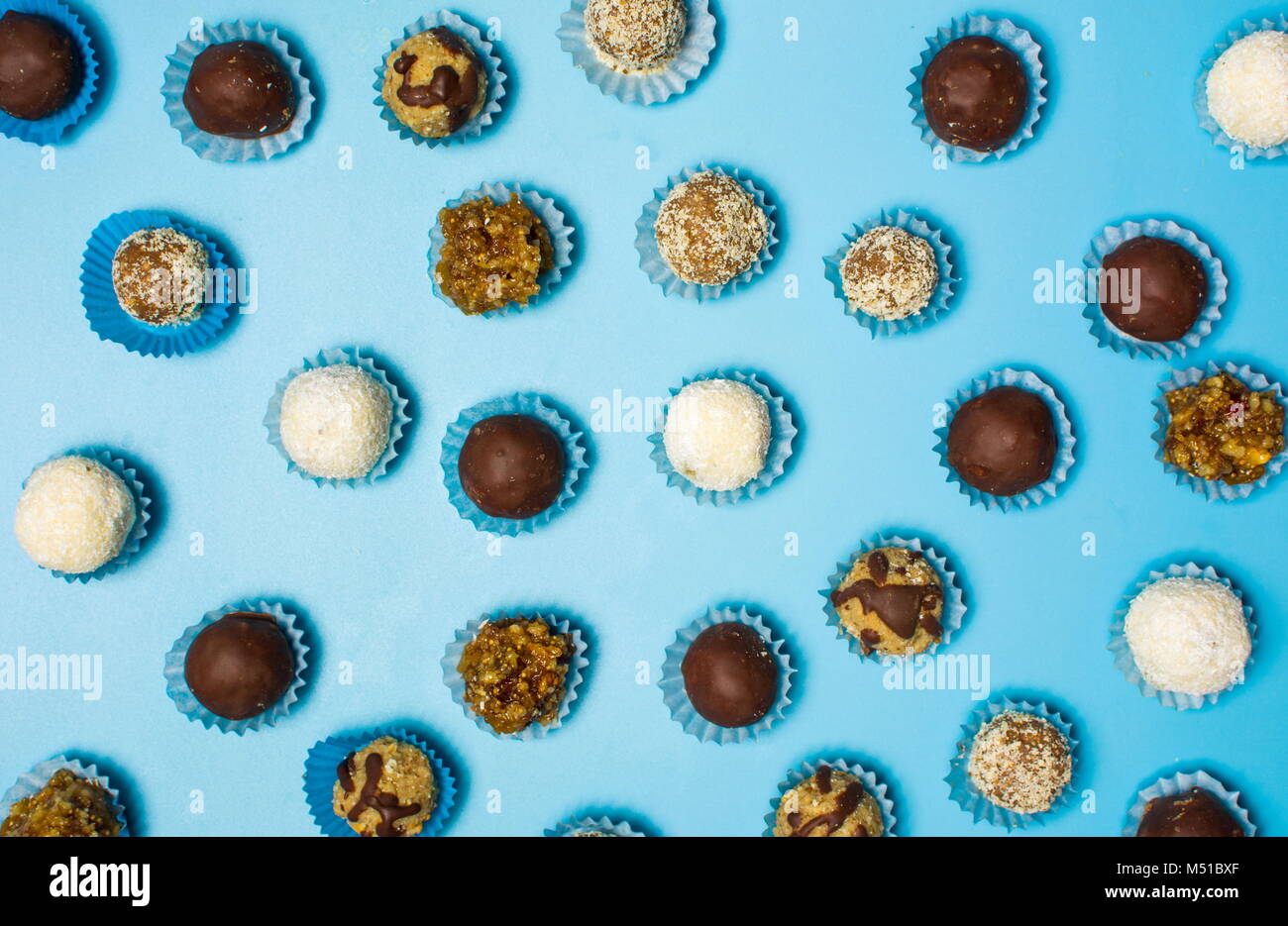 Dark blue sugar paper hi-res stock photography and images - Alamy