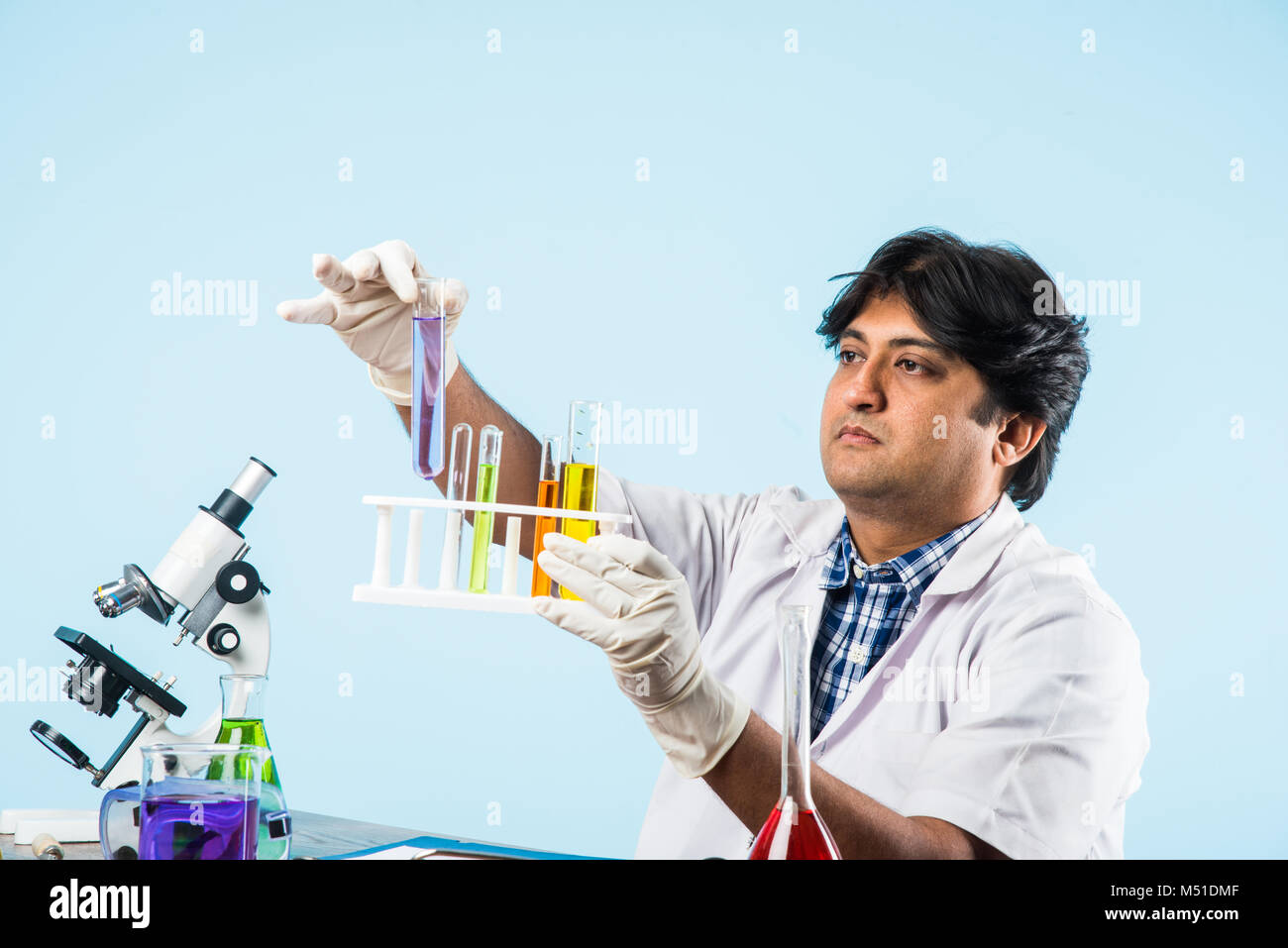 India research scientists hi-res stock photography and images - Alamy