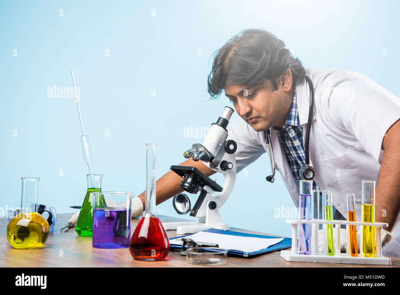 India research scientists hi-res stock photography and images - Alamy