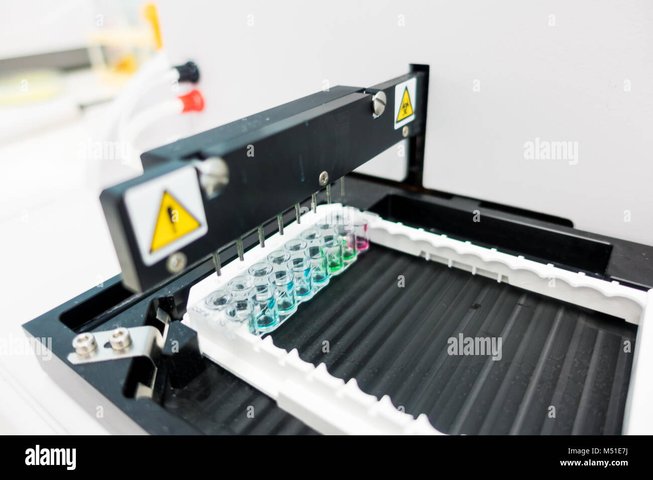 PCR robot for genetic analysis of biological samples in a medical ...