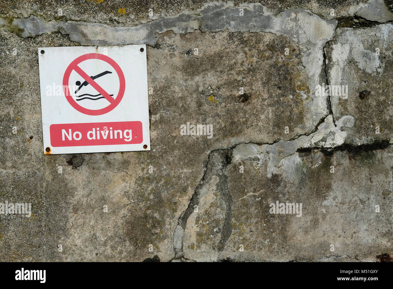 No diving sign Stock Photo - Alamy