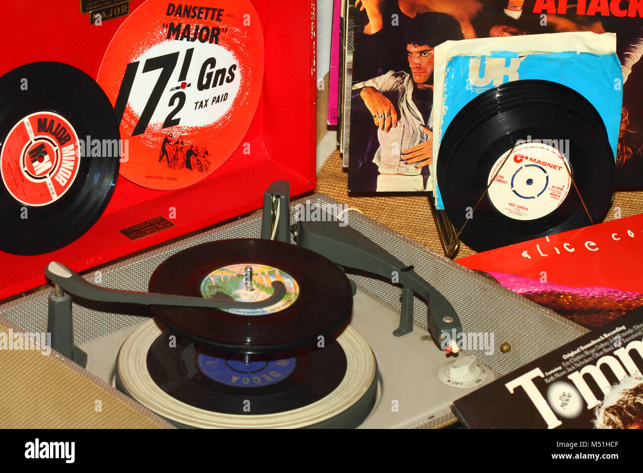 Old fashioned record player hi-res stock photography and images - Alamy