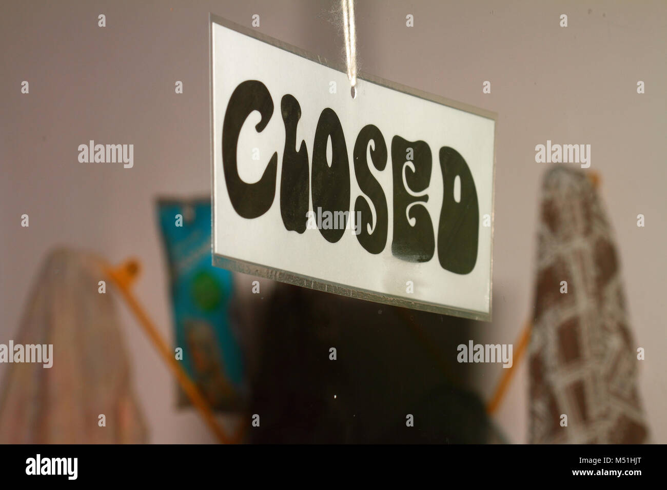 Closed sign on a shop door Stock Photo - Alamy
