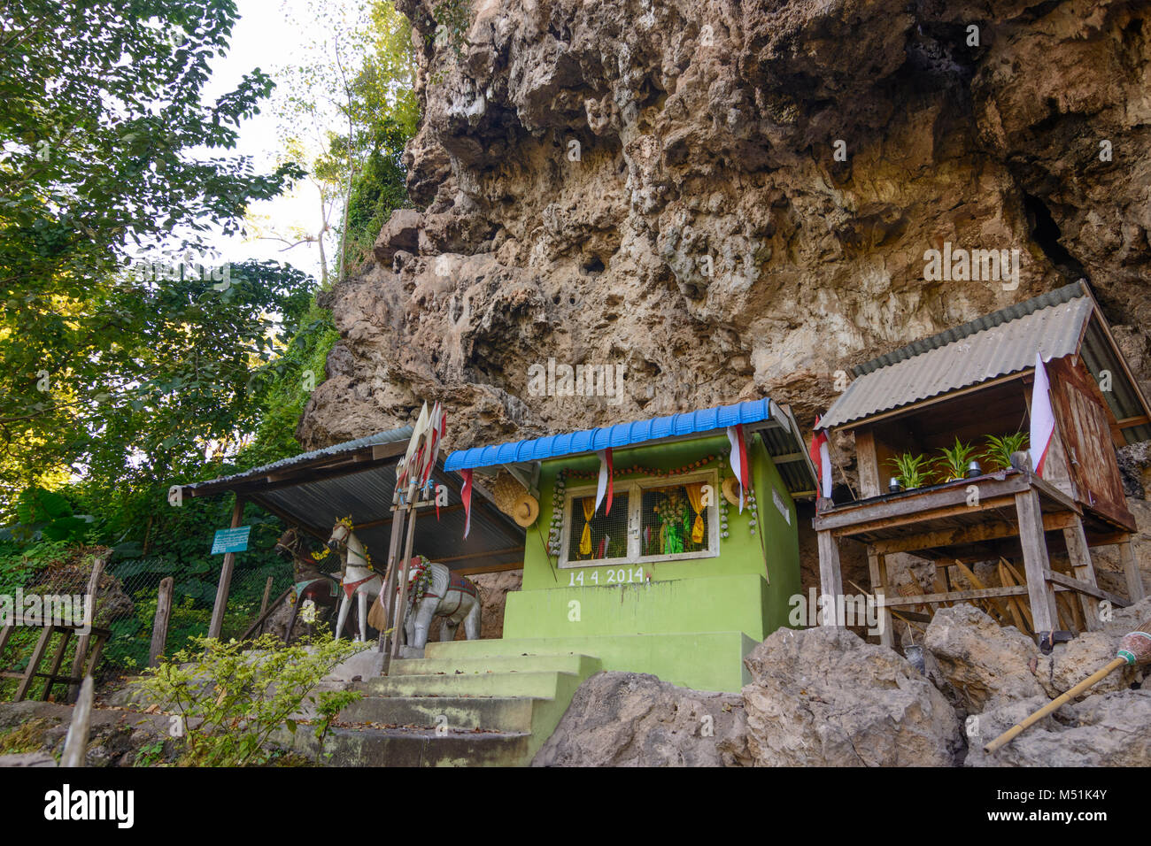 Nat worship hi-res stock photography and images - Alamy