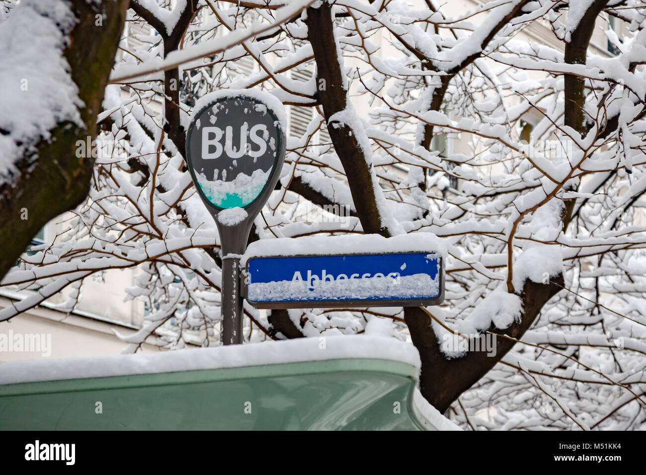 Covered bus stop hi-res stock photography and images - Alamy