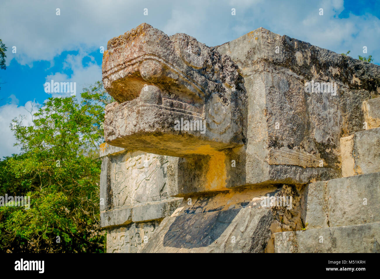 Mayan serpent statue hi-res stock photography and images - Alamy
