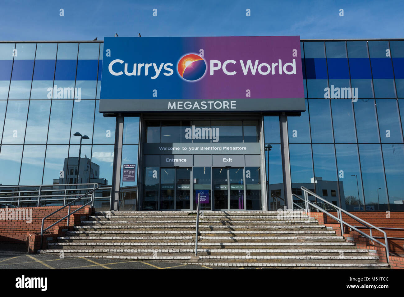 PC World Megastore, Great West Road, Brentford, Middlesex, UK Stock ...