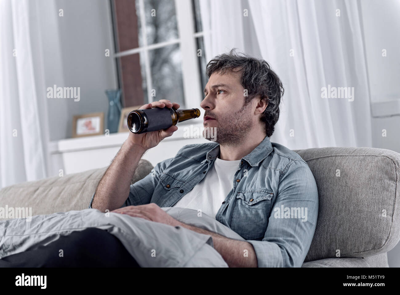 Negative emotional hi-res stock photography and images - Alamy