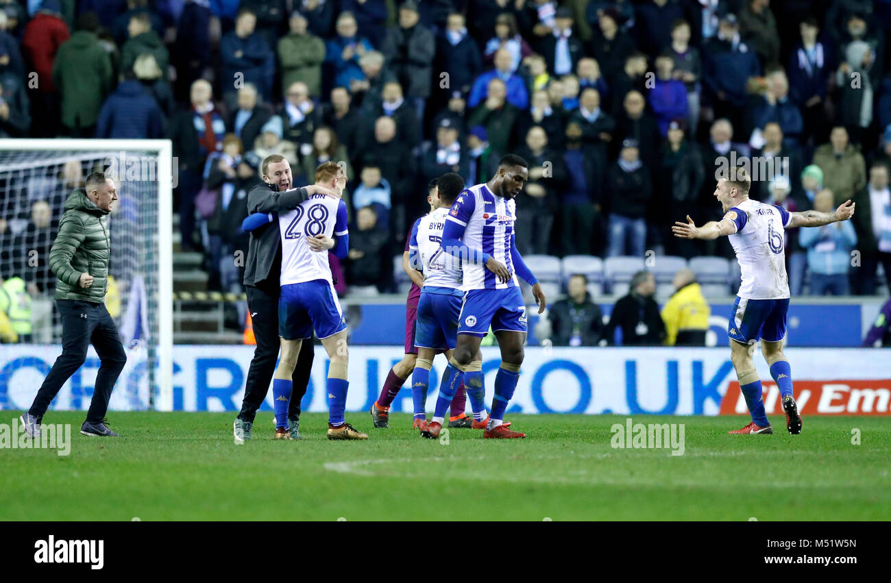Fans run on pitch hi-res stock photography and images - Alamy
