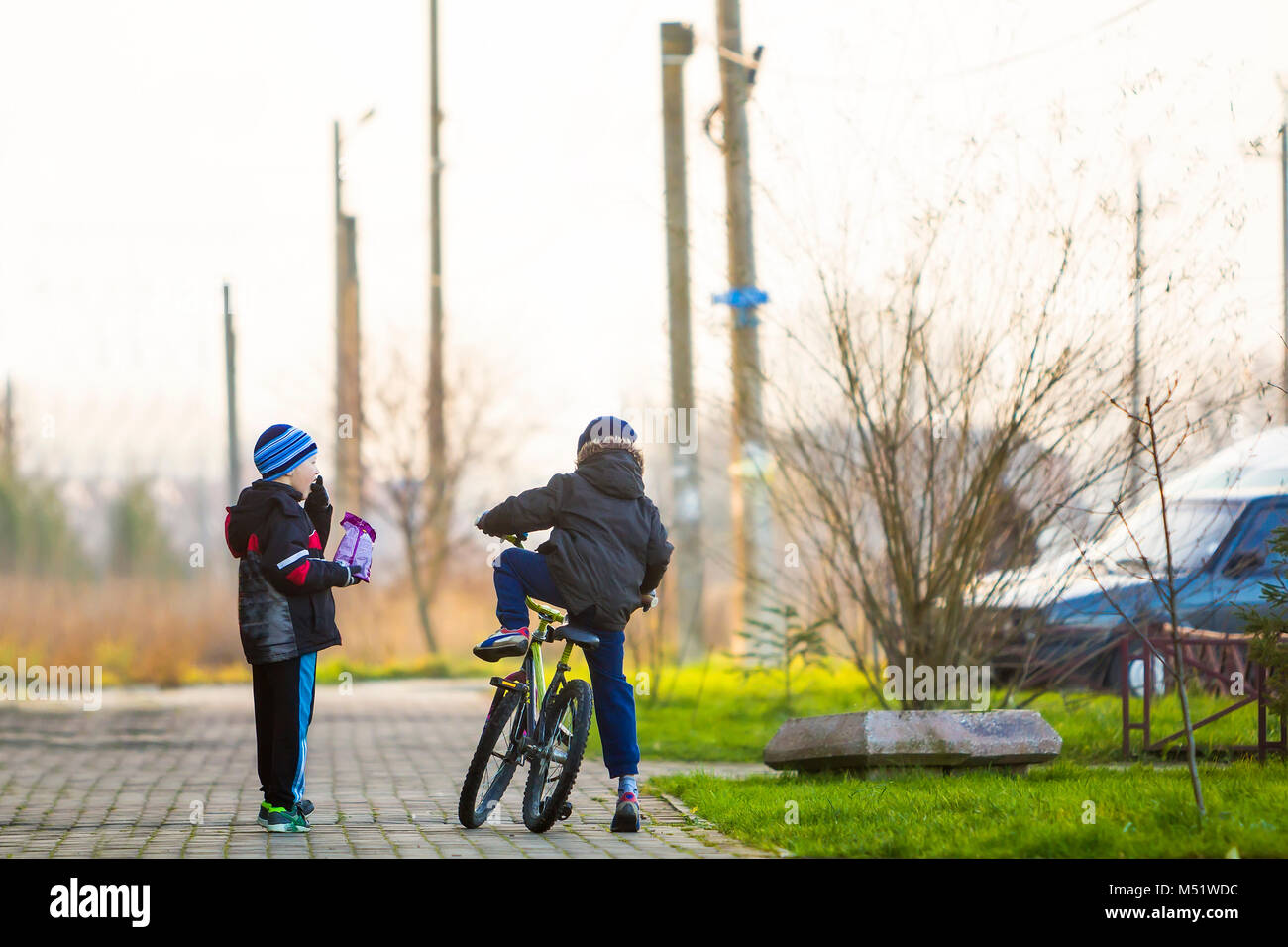 Kids playing outside bikes hi-res stock photography and images - Alamy