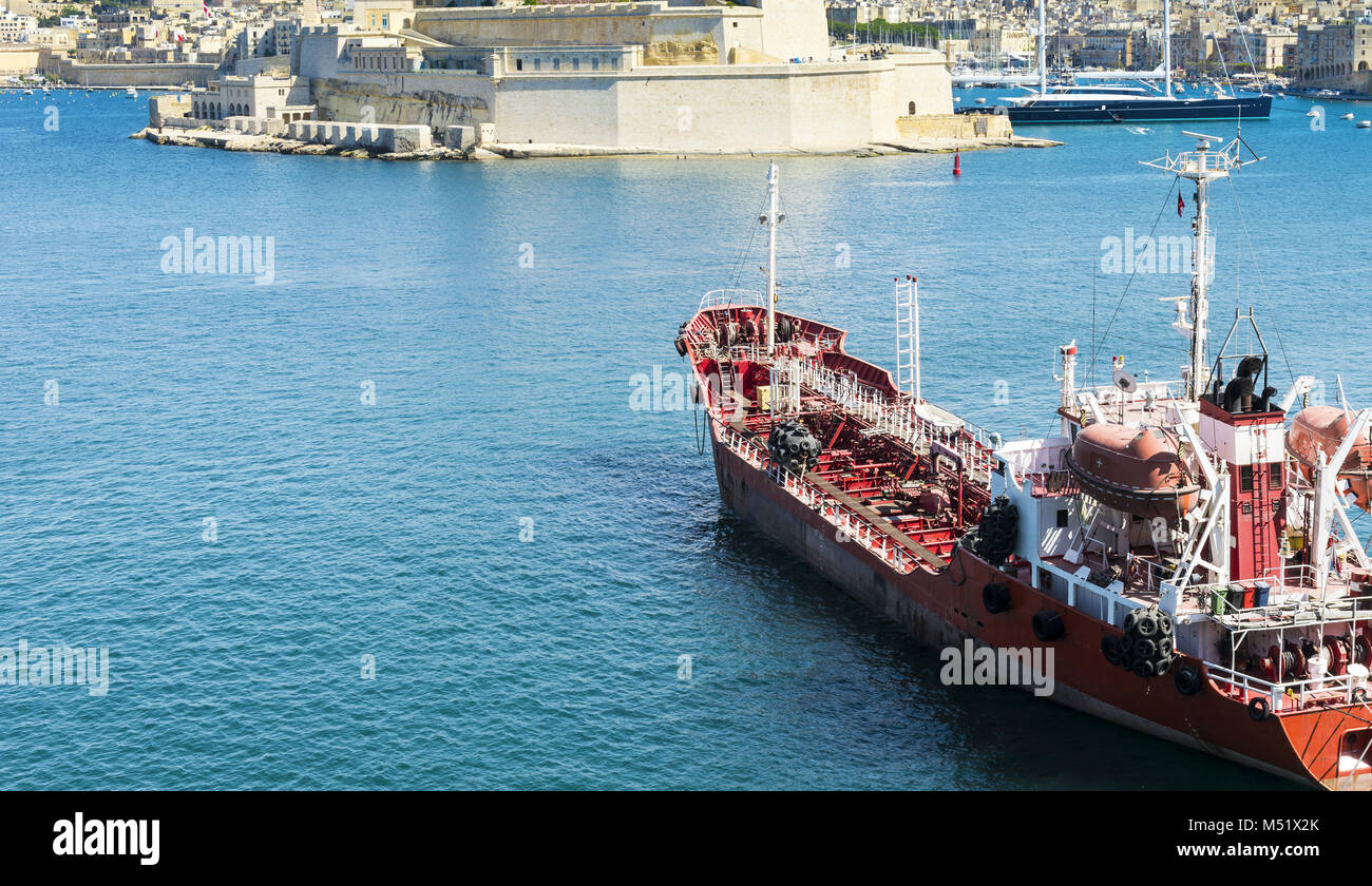 Liquefied natural gas tank ship hi-res stock photography and images - Alamy