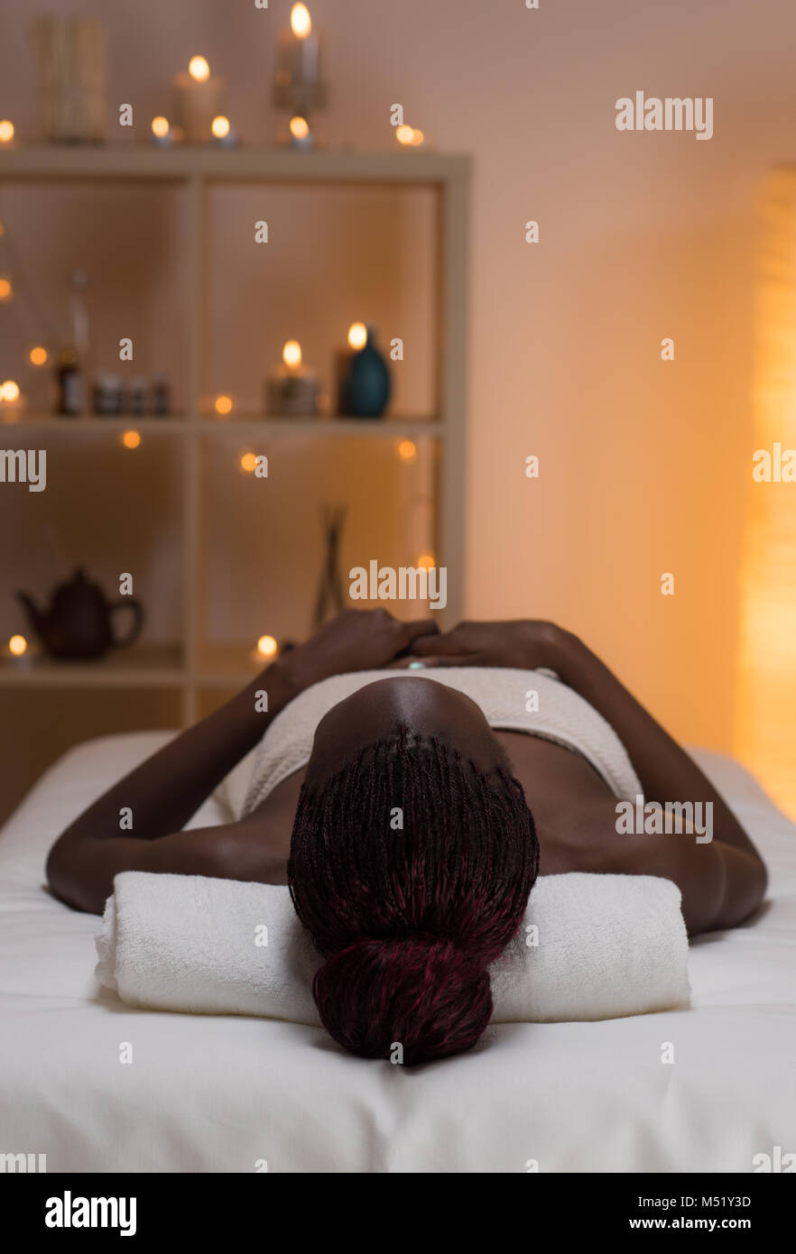 African beautiful woman getting spa at beauty salon Stock Photo - Alamy