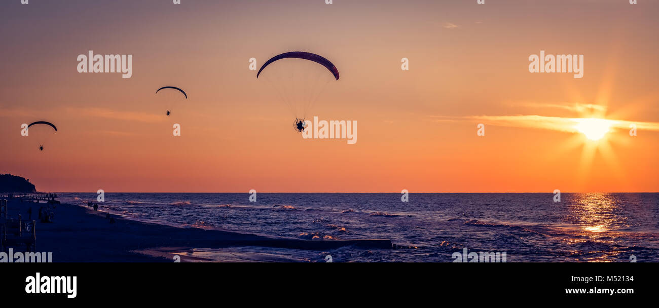 Paramotors hi-res stock photography and images - Alamy