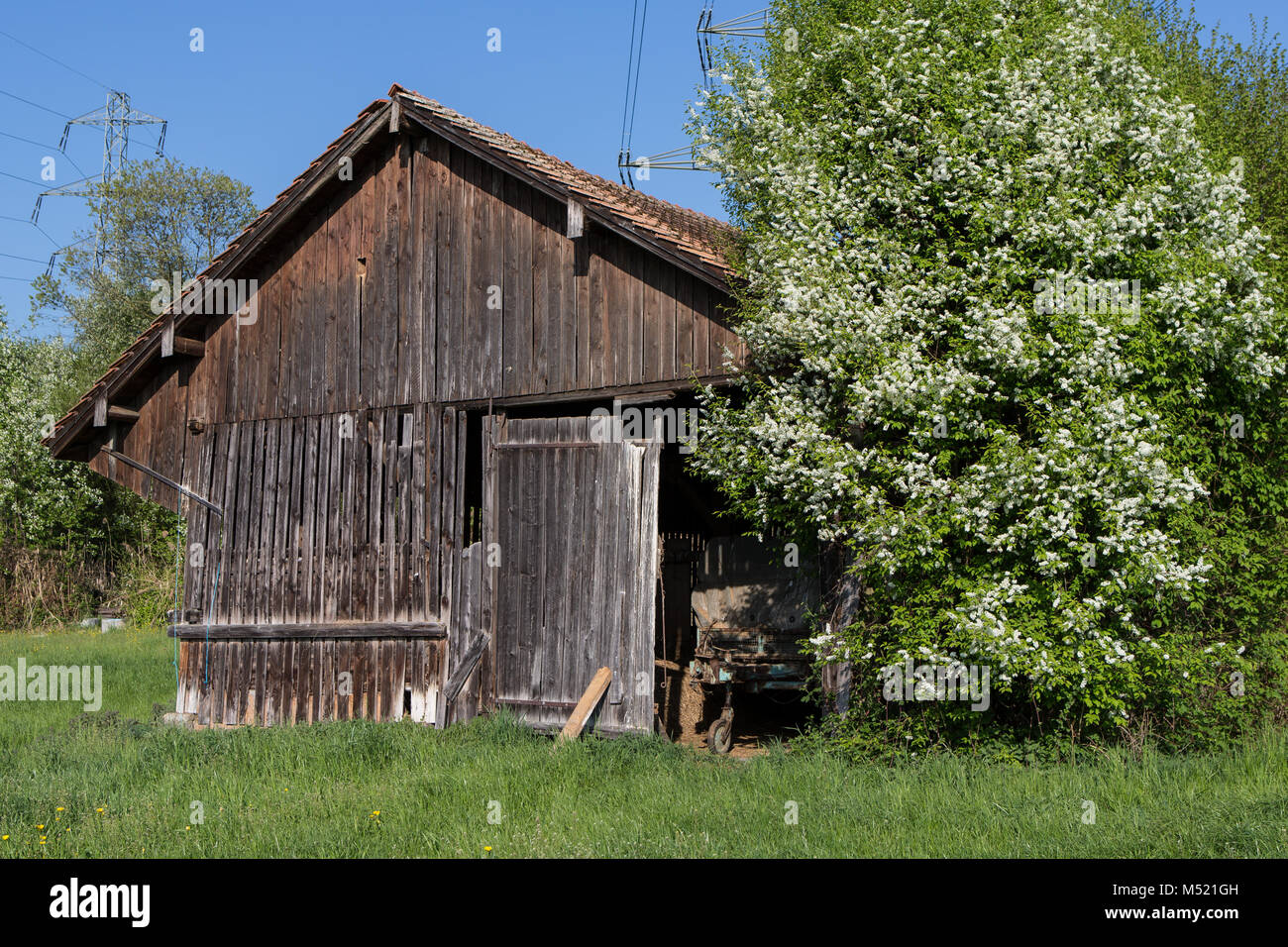 Abandoned barn hi-res stock photography and images - Alamy