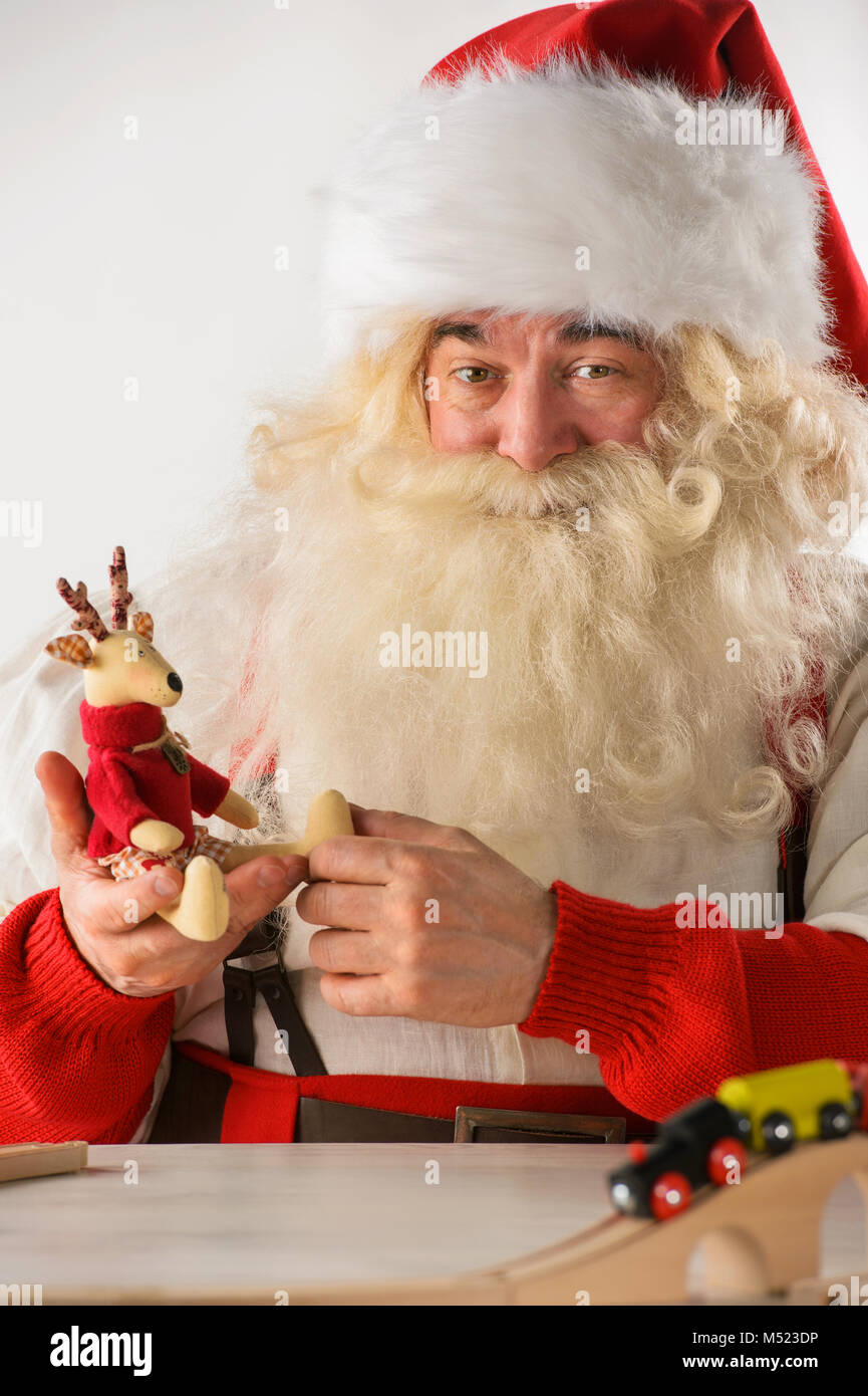 Holly paints hi-res stock photography and images - Alamy