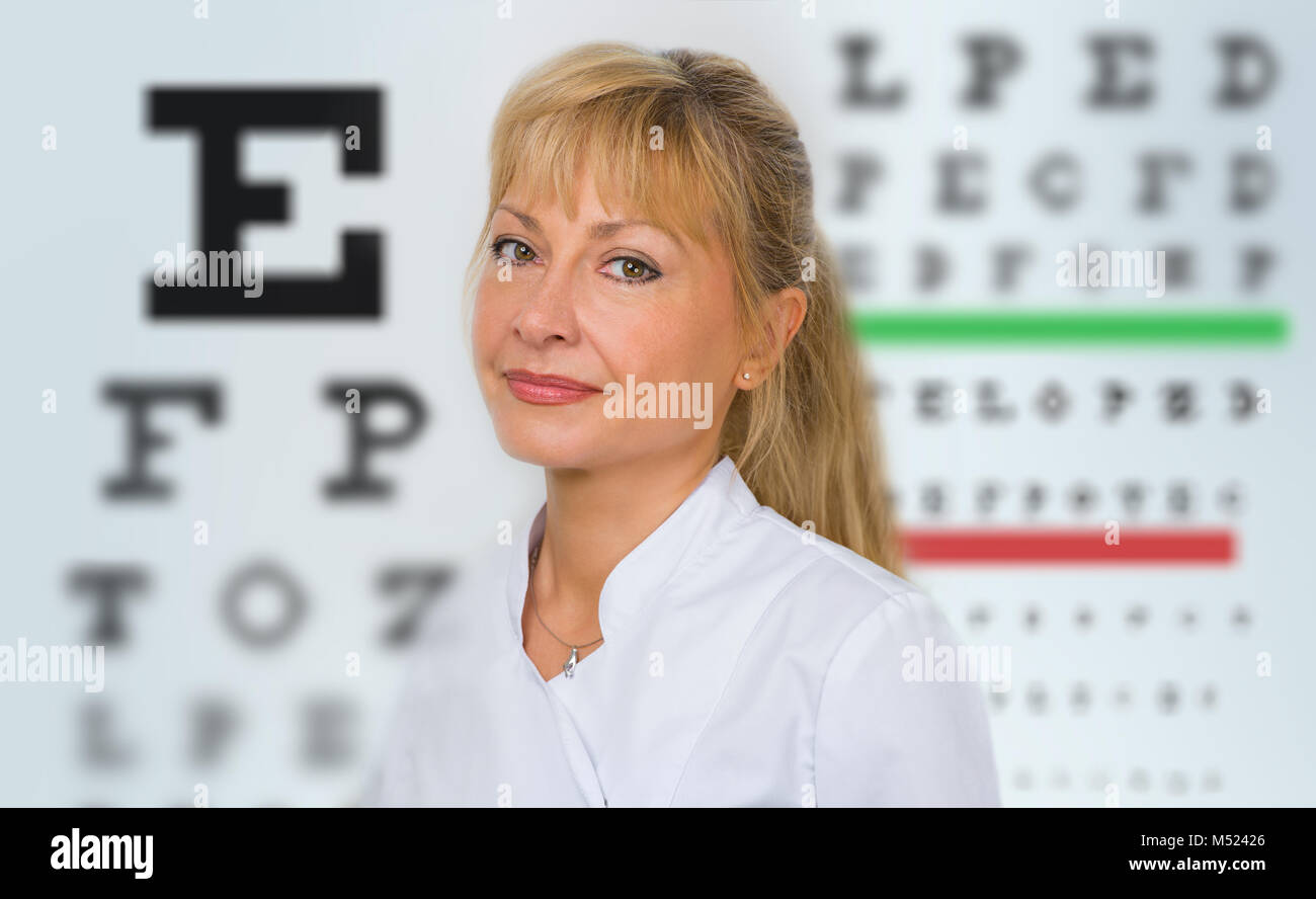 Woman reading eye test chart hi-res stock photography and images - Alamy