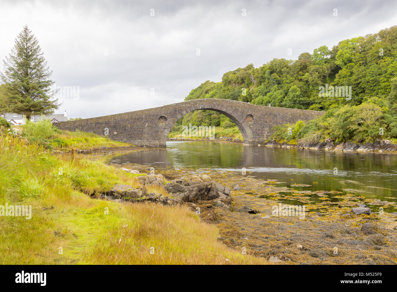 Inveraray historic stone bridge Stock Photo - Alamy