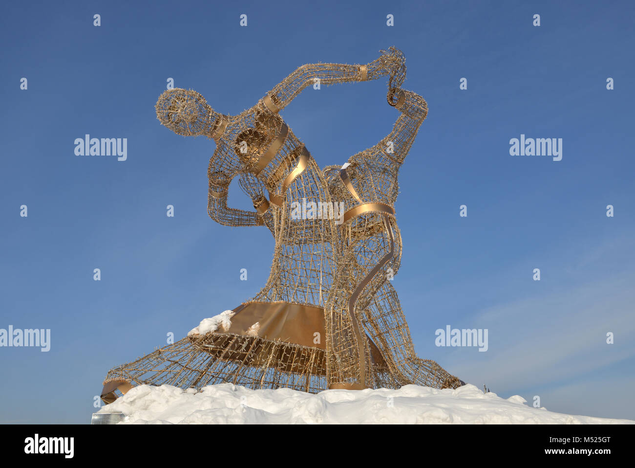 Giant glowing sculptures, dancing waltzes, were installed in Victory ...