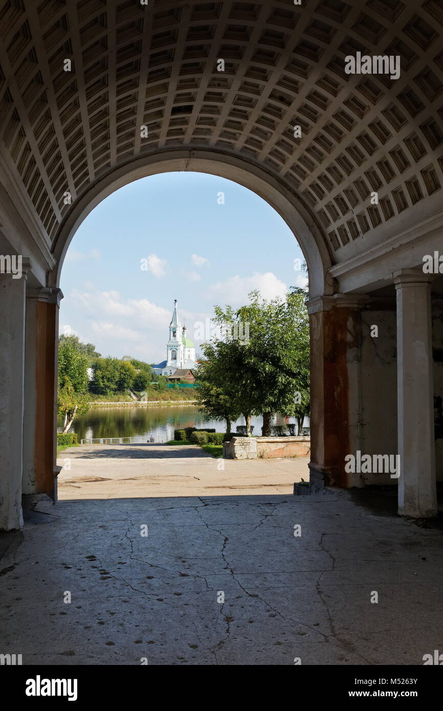 Building with arches hi-res stock photography and images - Alamy