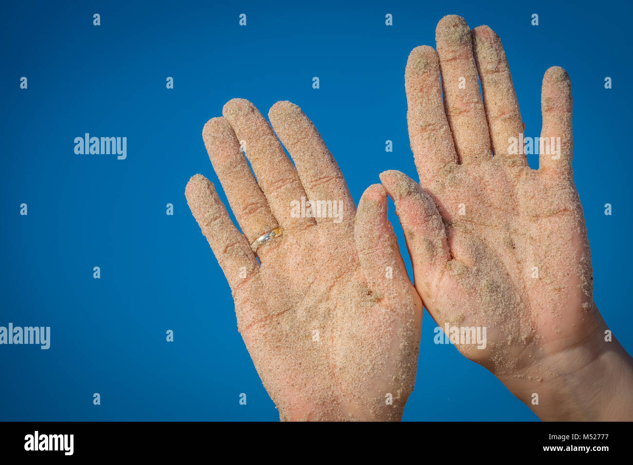 Sand covered body hi-res stock photography and images - Alamy