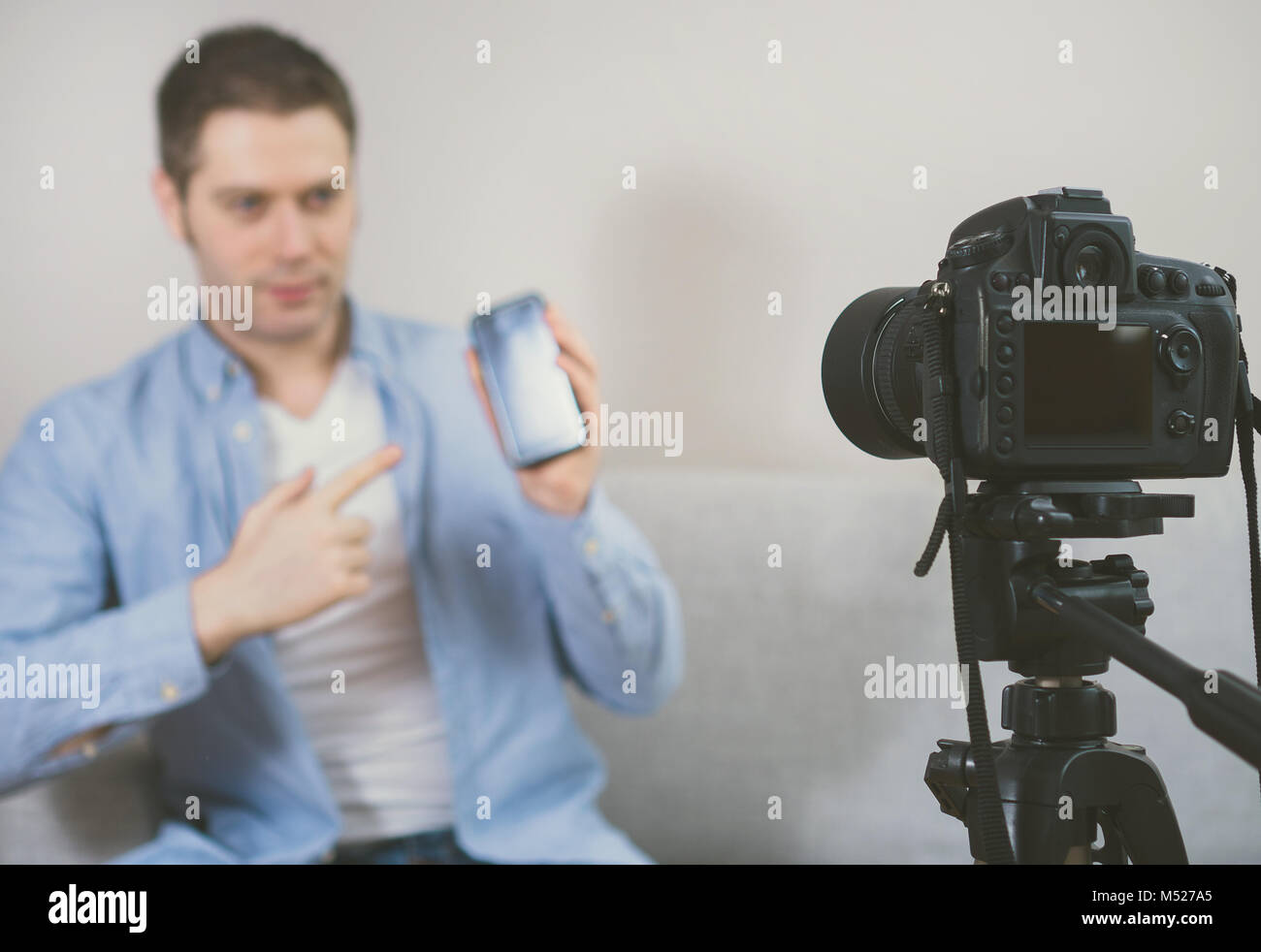Actor movie gadget hi-res stock photography and images - Alamy