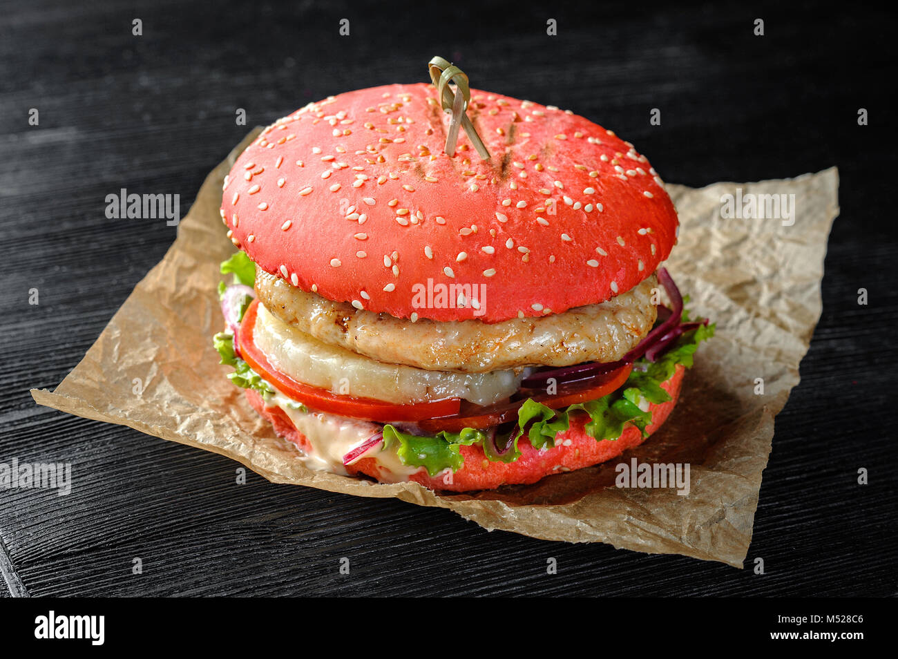 Burgerwithscrambledeggs hi-res stock photography and images - Alamy