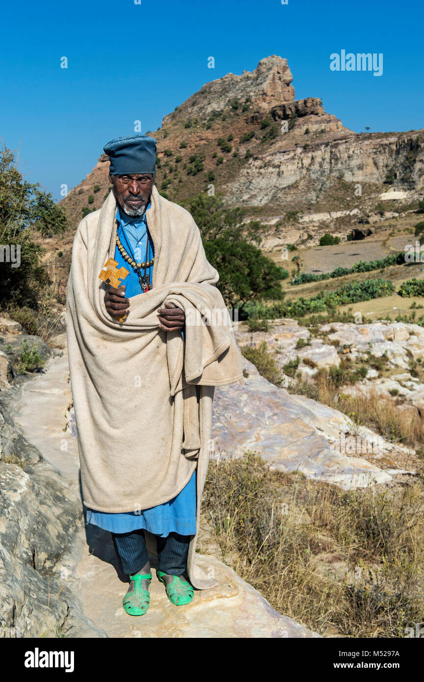 Ethiopia ethiopian orthodox priest hi-res stock photography and images ...