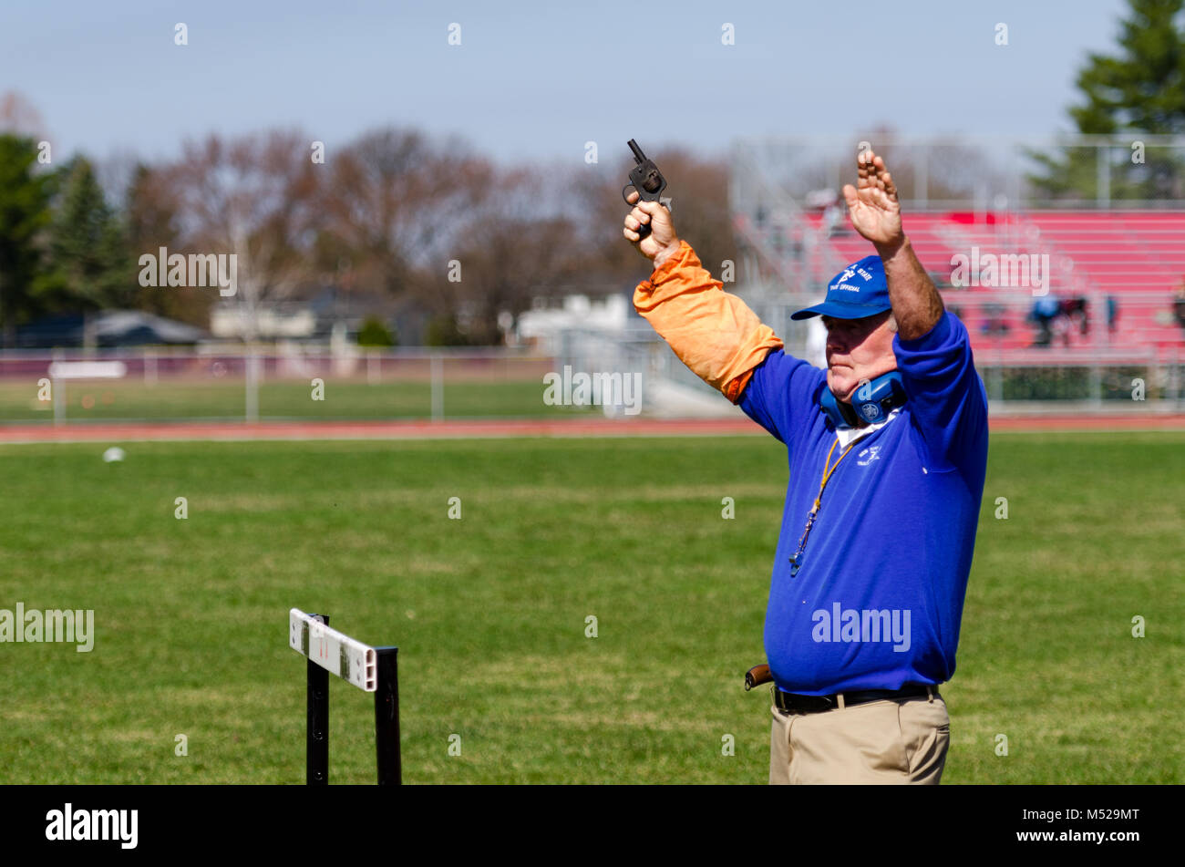 Starter gun hi-res stock photography and images - Alamy
