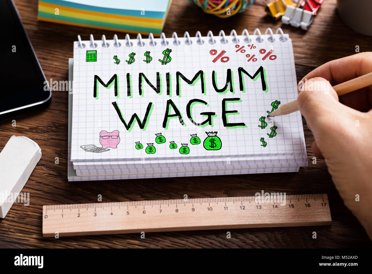 Hand Drawing Minimum Wage It Notepad At Desk Stock Photo - Alamy