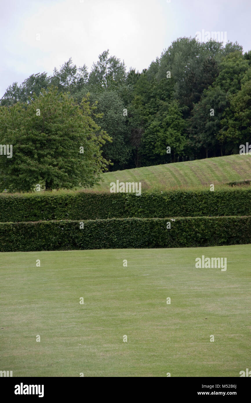 Trimmed neat tidy hedges hi-res stock photography and images - Alamy