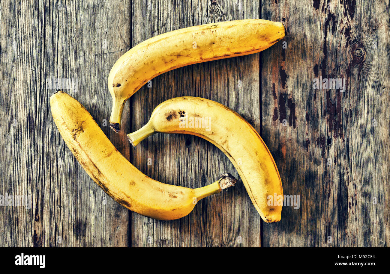 Three ripe bananas hi-res stock photography and images - Alamy