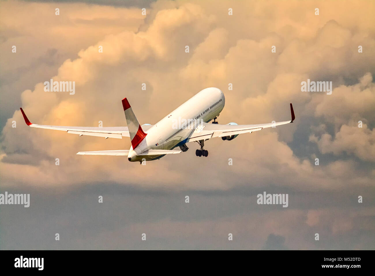 Flugzeug start hi-res stock photography and images - Alamy