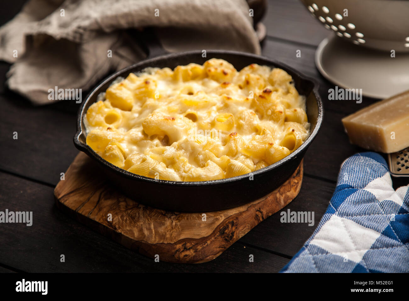Mac and cheese Stock Photo - Alamy