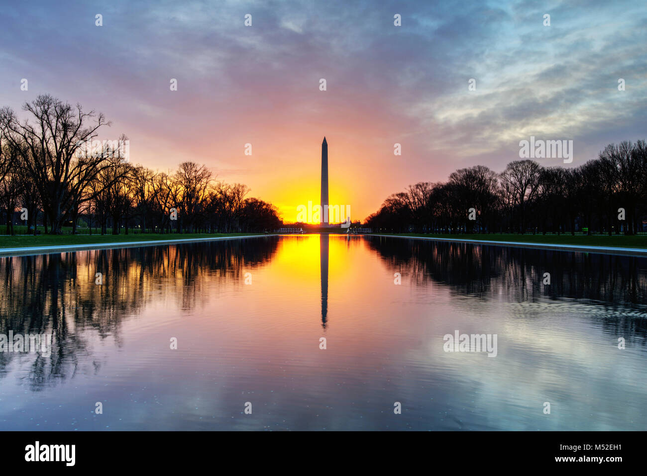 Sunrise at the national mall washington dc hi-res stock photography and ...
