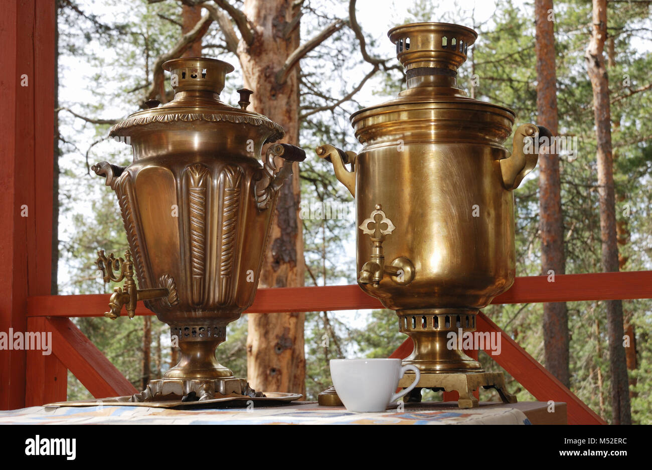House of samovar hi-res stock photography and images - Alamy