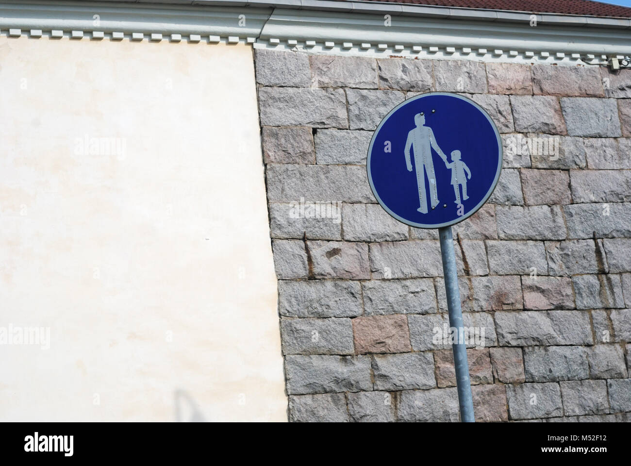 road sign public footpath Stock Photo - Alamy