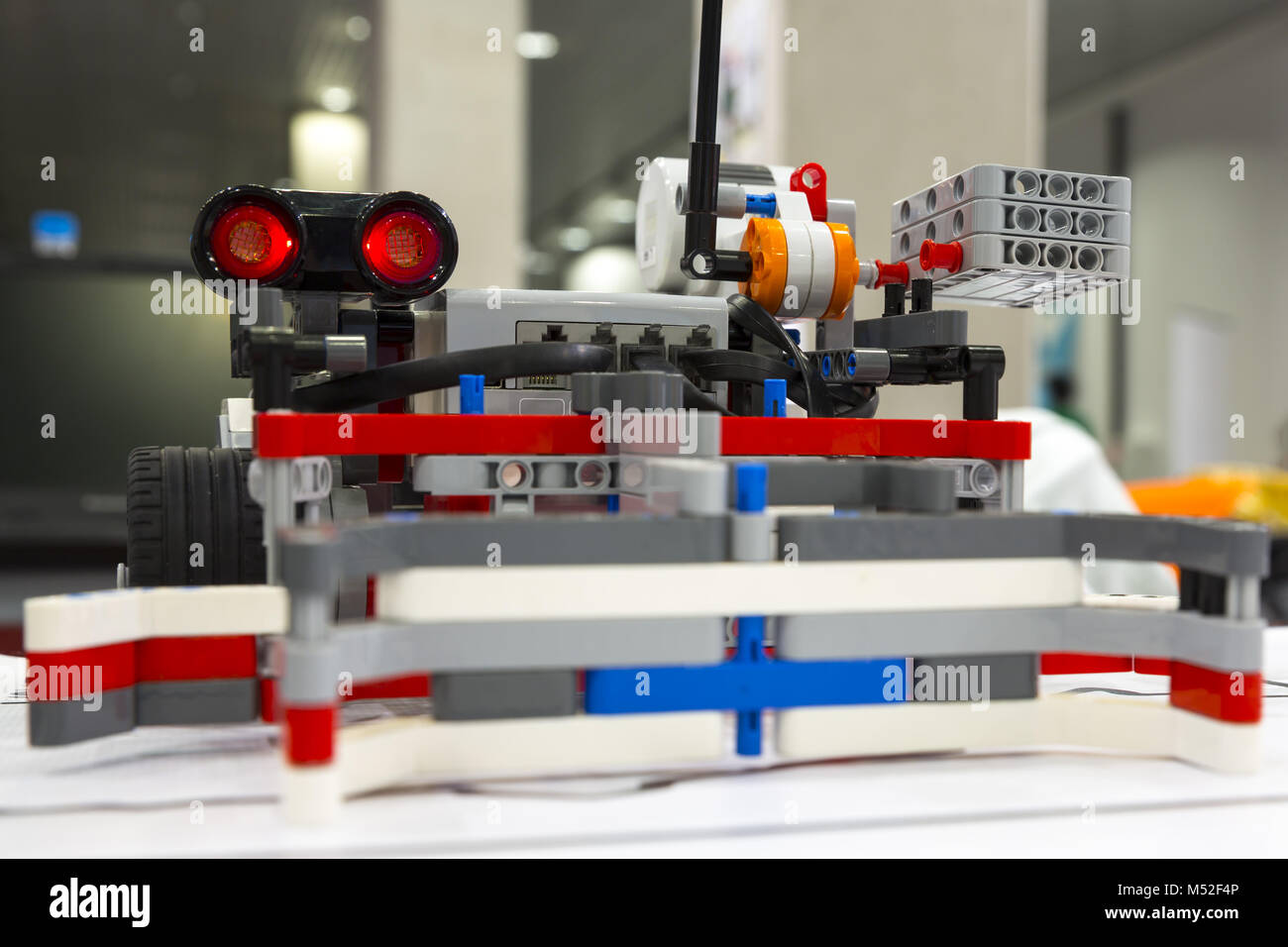 Single lego brick hi-res stock photography and images - Alamy