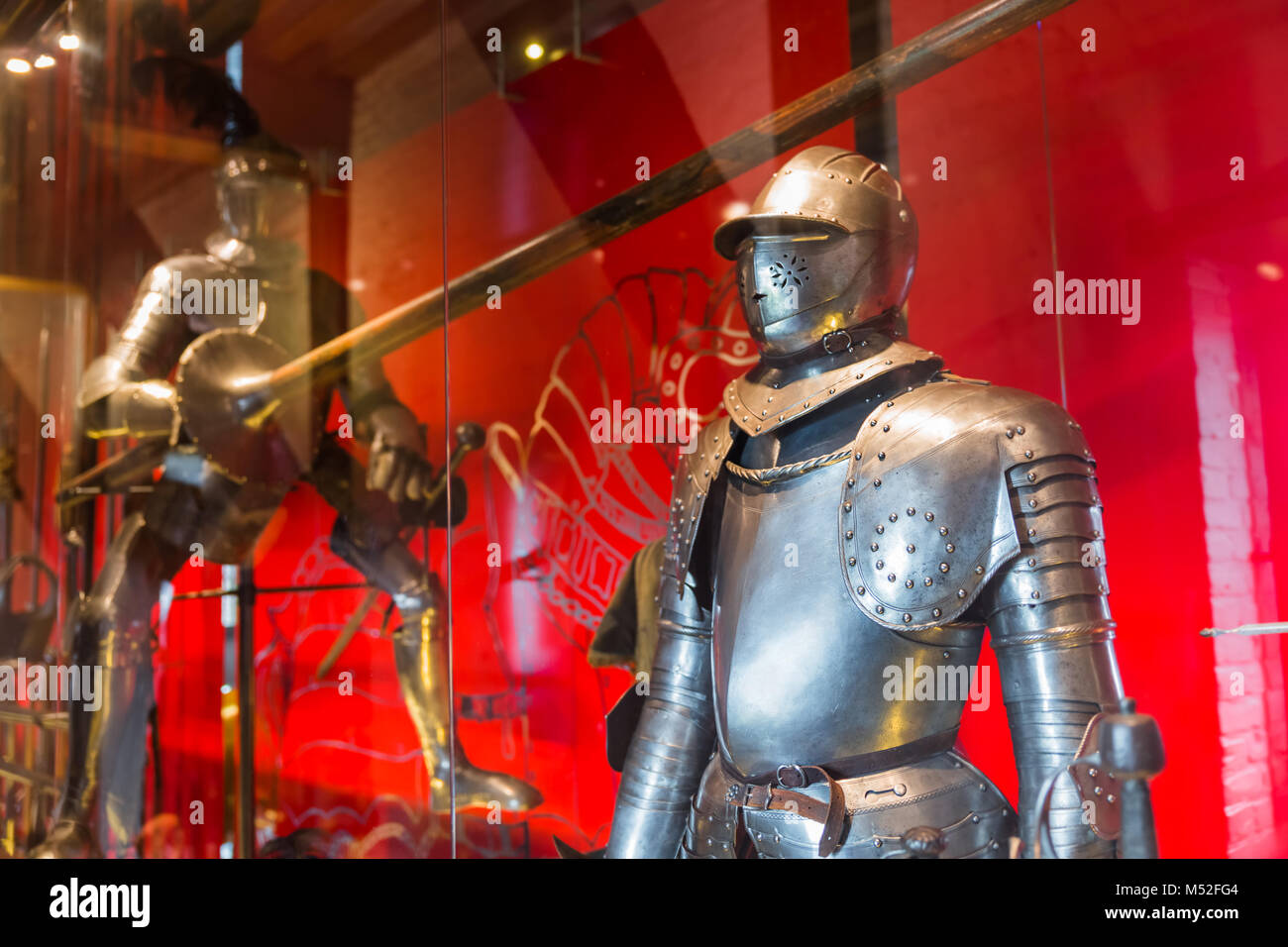 Red medieval knight in armor hi-res stock photography and images - Alamy