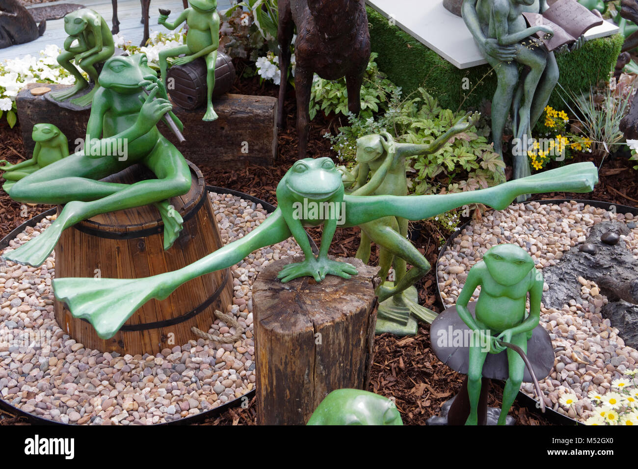 Leaping frog hi-res stock photography and images - Alamy