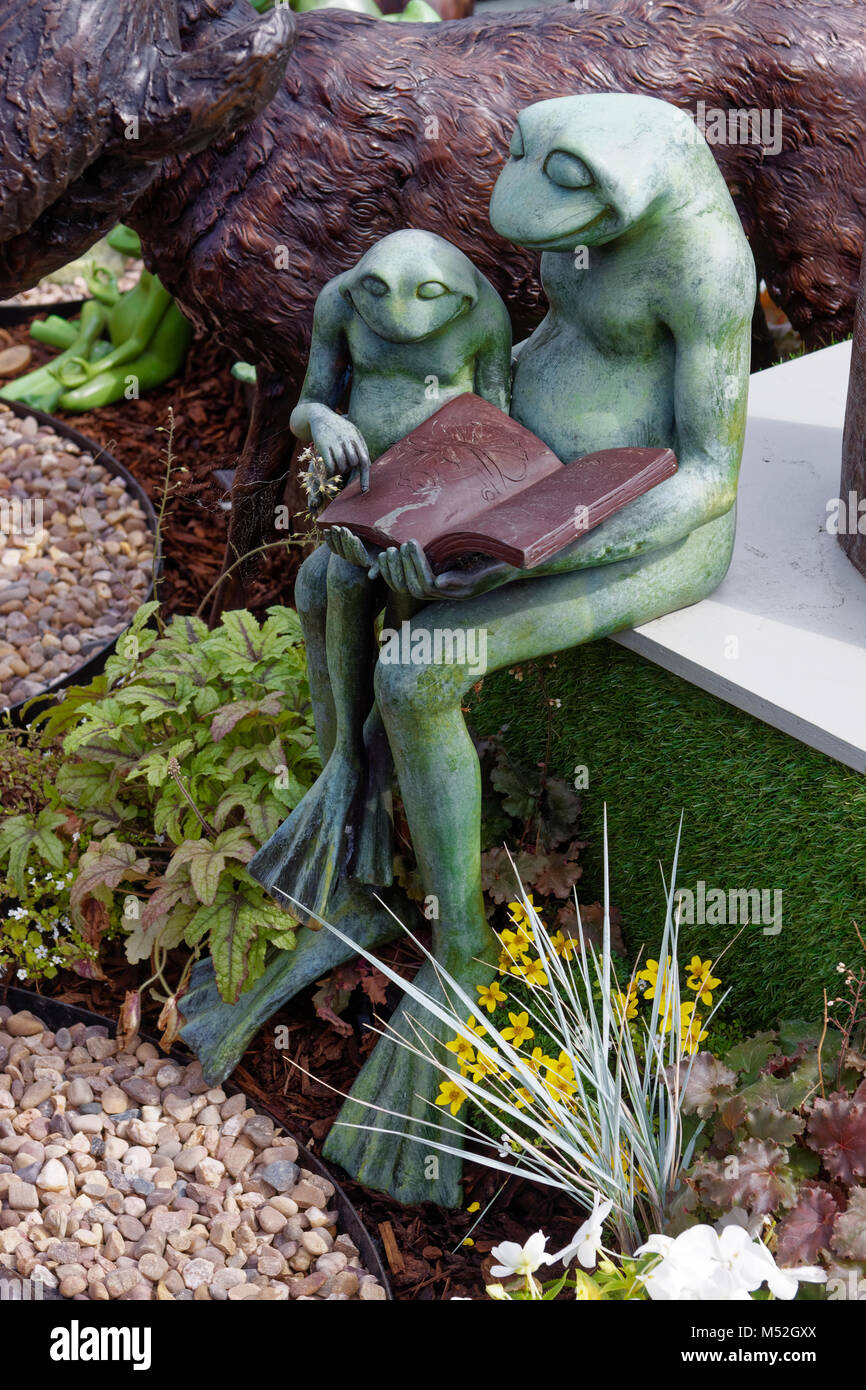 Frog statue and baby reading a book hi-res stock photography and images ...