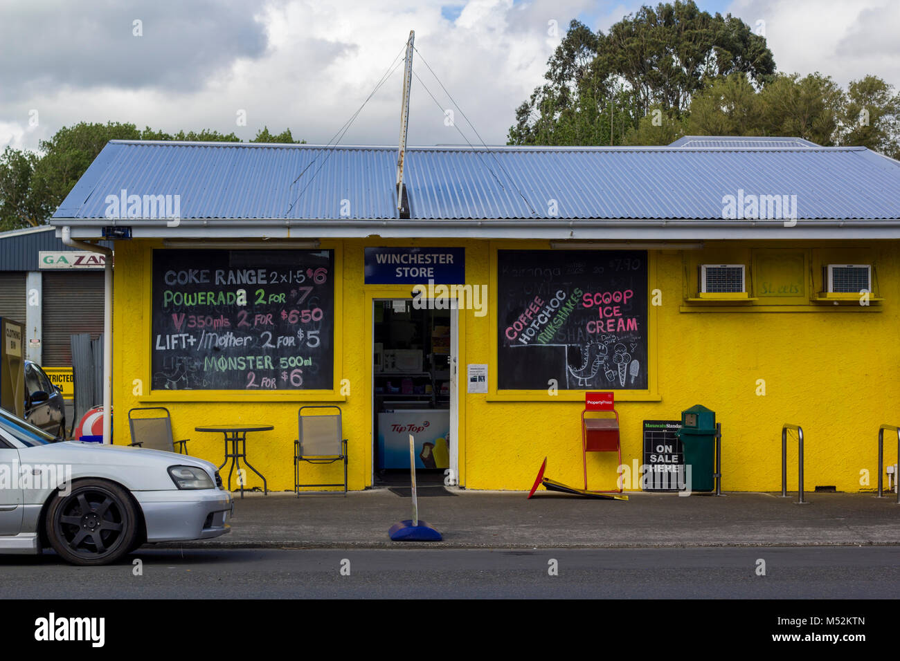 Small Town Grocery Store High Resolution Stock Photography and Images ...