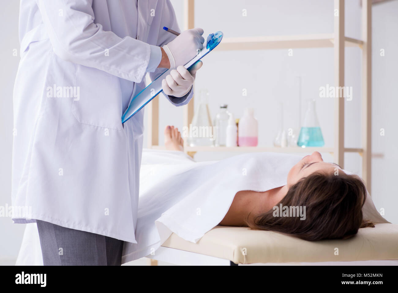 Police coroner examining dead body corpse in morgue Stock Photo - Alamy