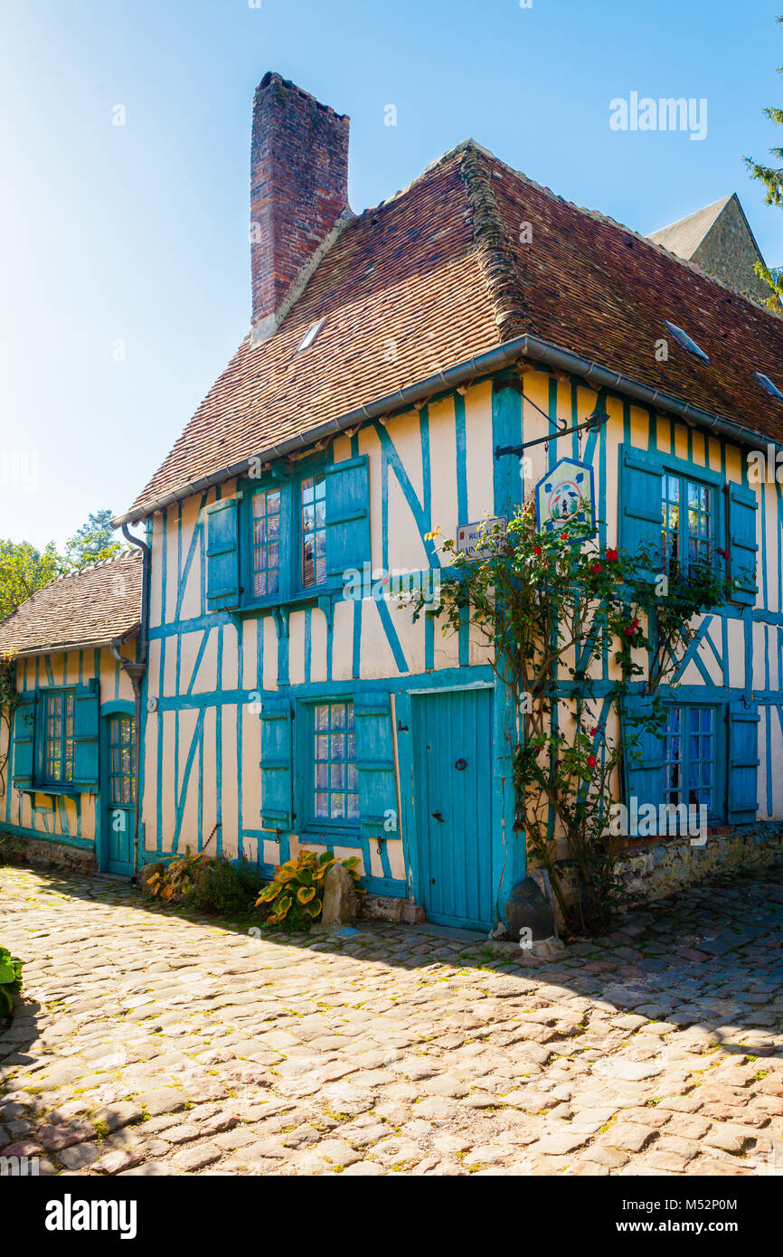 gerberoy village france with sun Stock Photo - Alamy